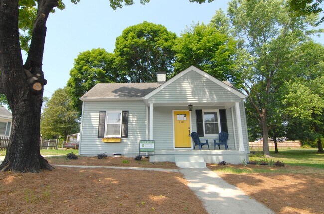 Charming cottage 3 bedroom 1.5 bath in Gre... House - House Rental in ...