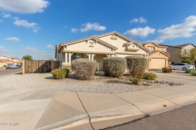 Nicely Updated 4 bed, 2 bath on corner lot - House Rental in Phoenix ...