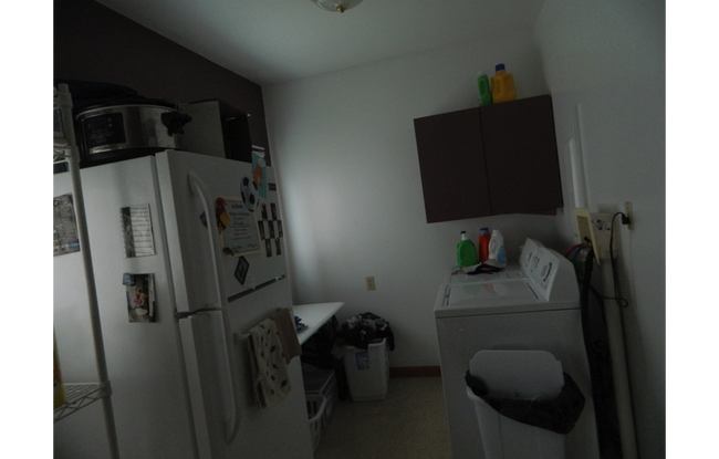 2-Story House, 4Bed/2Bath with Lots of Roo... - House Rental in ...