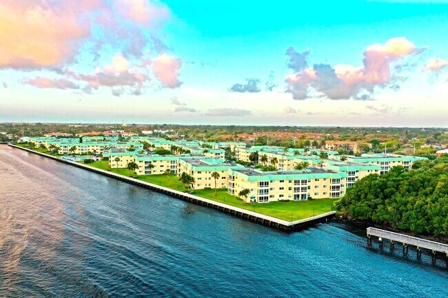 10 Colonial Club Dr Unit 101 - Condo for Rent in Boynton Beach, FL ...