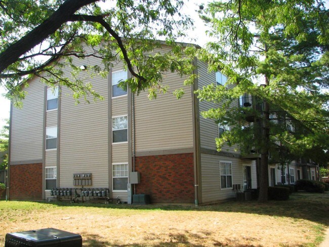 University Commons Apartments - University City, MO | ForRent.com