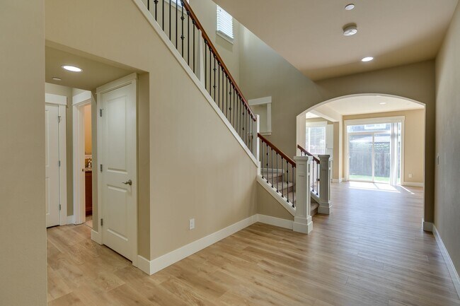 Redmond 5 Bedroom with Air Conditioning Av... - House Rental in Redmond ...
