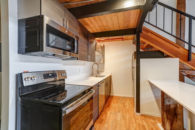 Everett Station Lofts - Portland, OR | ForRent.com