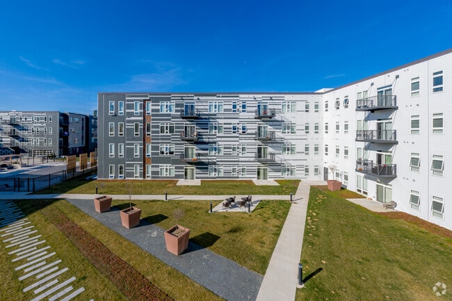 Element 84 Apartments - West Allis, WI | ForRent.com