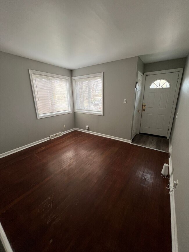 This recently updated raised brick-ranch h... - House Rental in Chicago ...