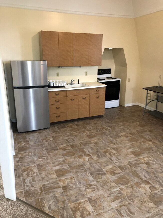15 Adams St Apartments Unit 4 - Tiffin, OH | ForRent.com