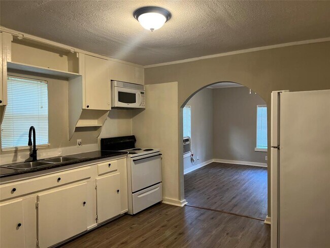 1425 Bess Rd - House Rental in Dickinson, TX | ForRent.com