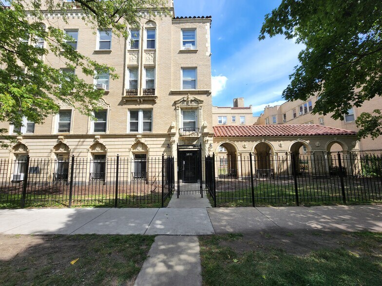 Wolcott Terrace | Chicago, IL | Starting at $1,425 | ForRent.com